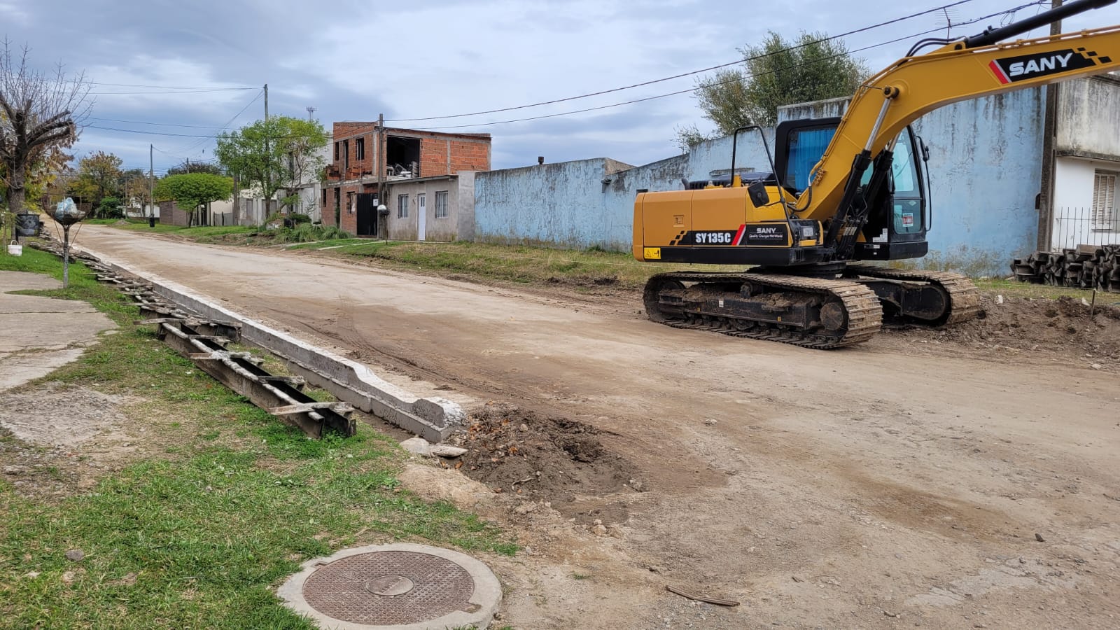 AVANZA LA CONSTRUCCIÓN DE CORDÓN CUNETA EN DISTINTOS PUNTOS DE LA ...
